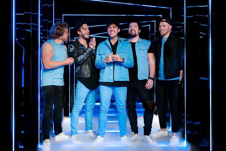 Baby Blue boeken voor de beste prijs bij Artist Bookings
