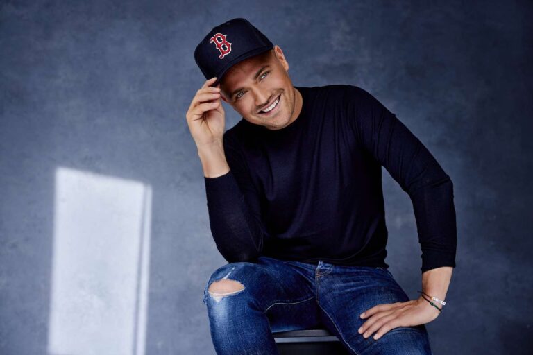 Joel Borelli boeken voor de beste prijs bij Artist Bookings