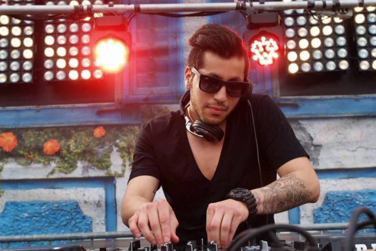 Jody Bernal boeken voor de beste prijs bij Artist Bookings